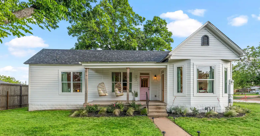Pink Glam House | Visit Fredericksburg